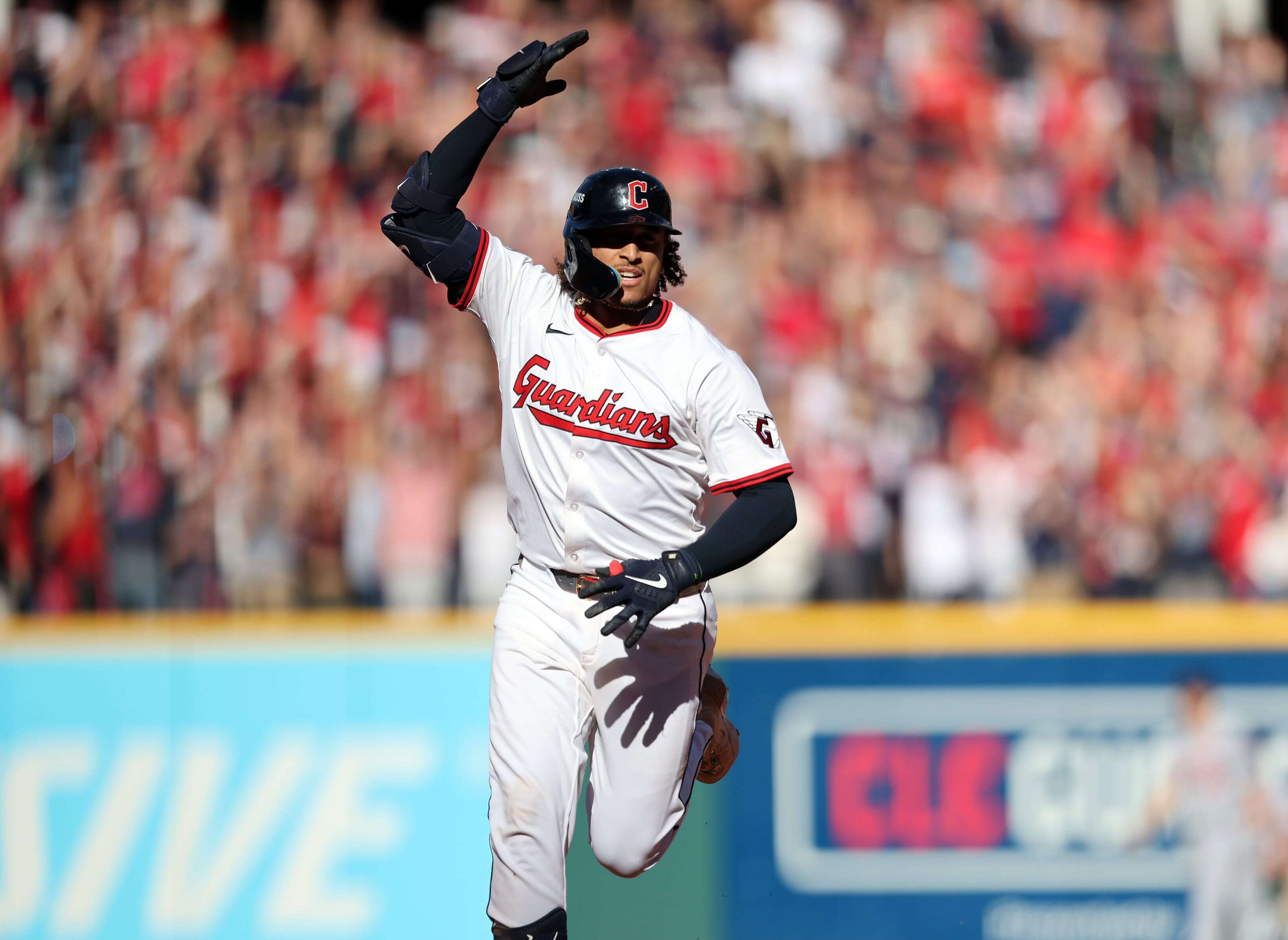 Can these 18 players improve Guardians’ offense for 2026? The week in ...