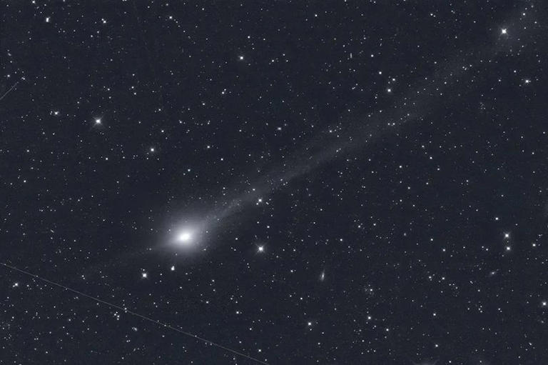 Anti-tail of 'spaceship' 3I/ATLAS takes new direction as Earth approach ...