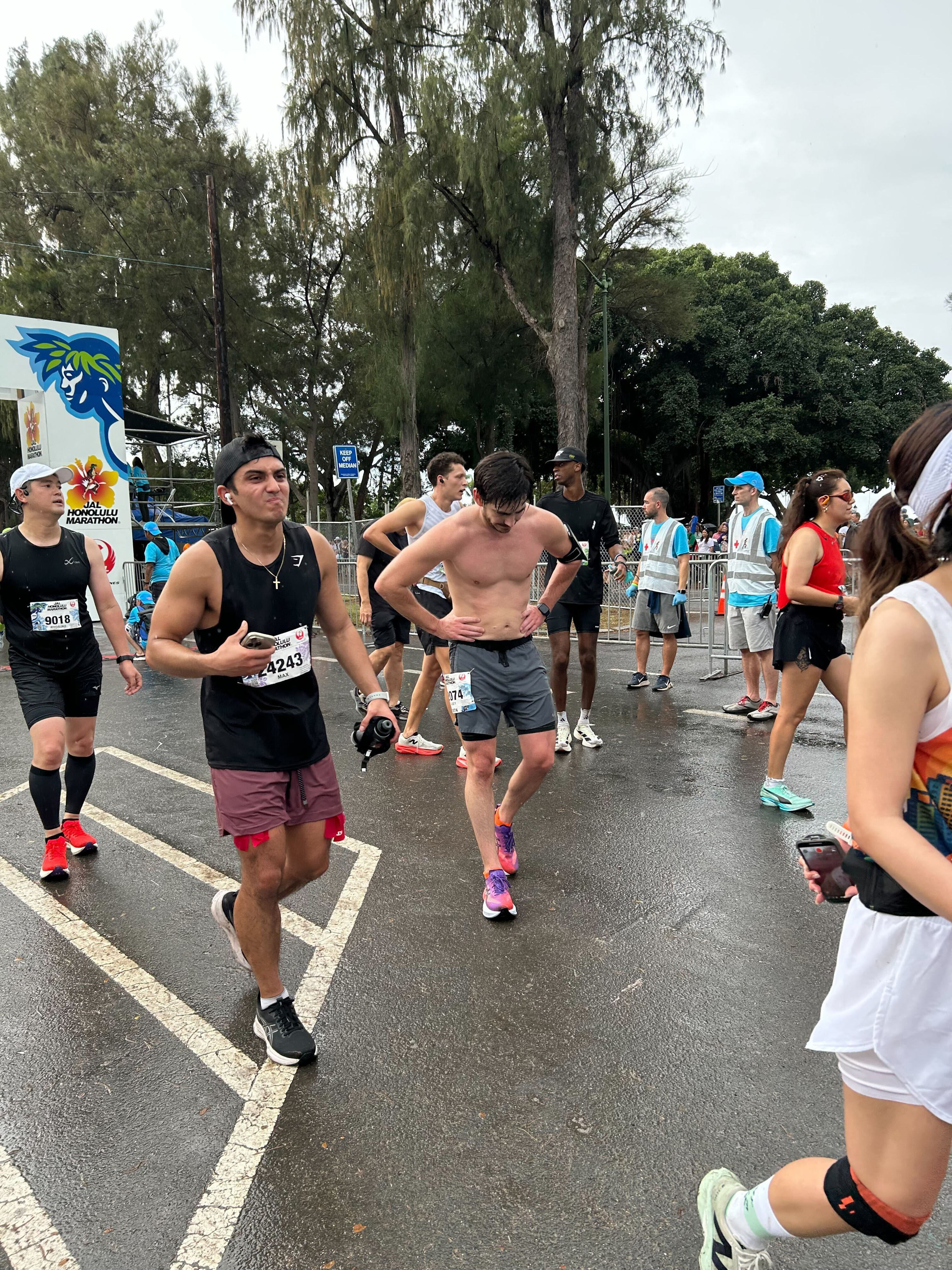 Honolulu Marathon sets record numbers in the rain