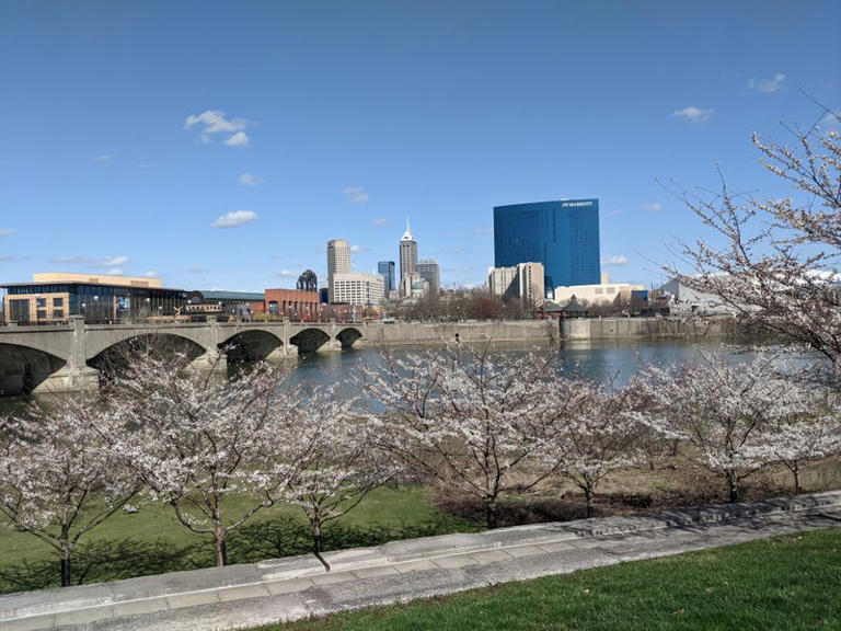 Snow in Indianapolis as cross-country winter storm shifts through the ...