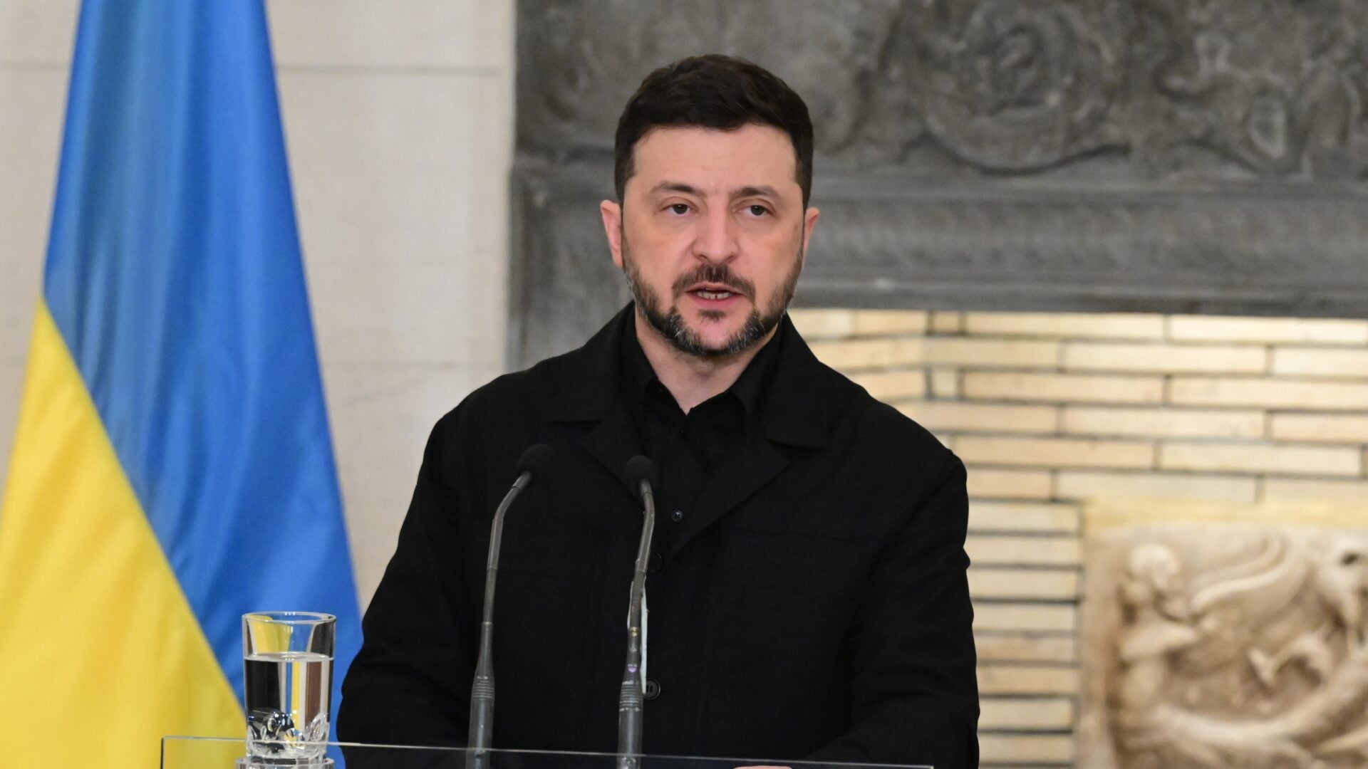 Aπίστευτη δημοσκόπηση του Ζελένσκι στην Ουκρανία: “Θα αντέξουμε όσο ...