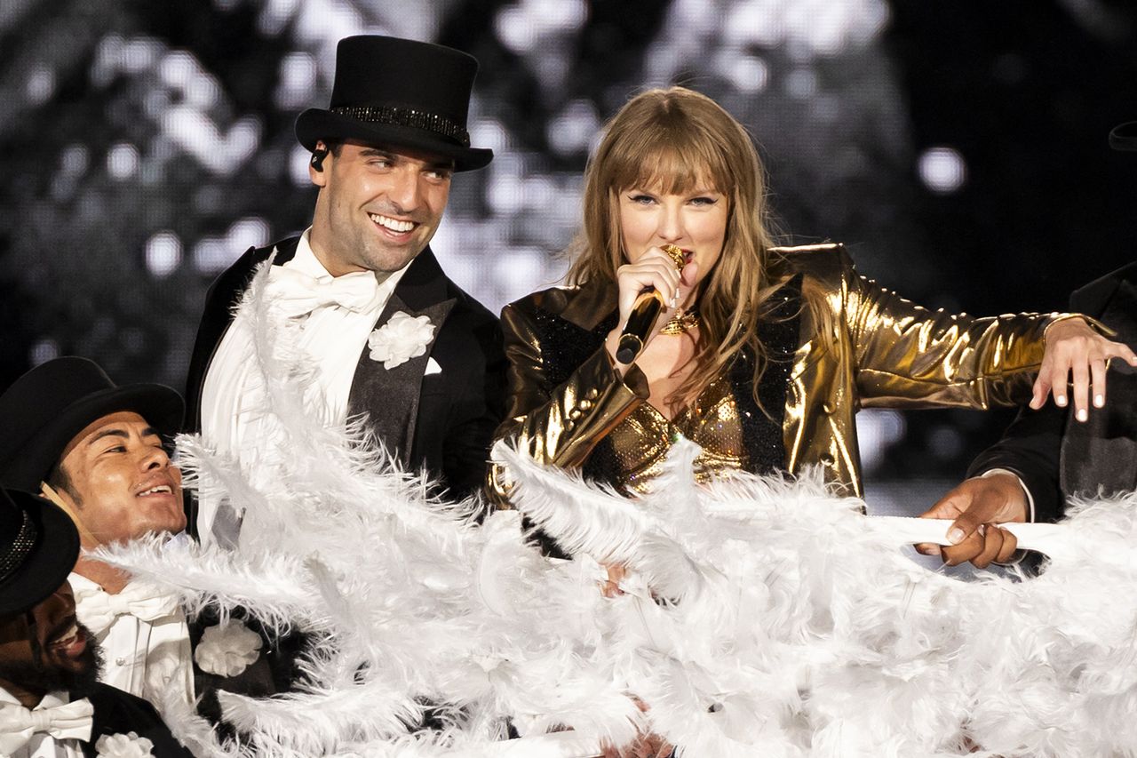 Taylor Swift celebrated on her 36th birthday by Eras Tour backup ...