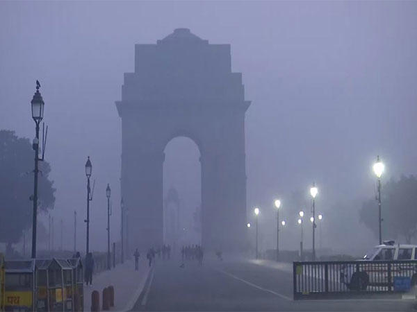 Delhi wakes up to biting cold and 'very poor' air quality, overall AQI ...