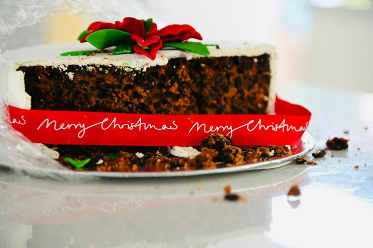 Fire crews rush to Glasgow street as smoke billows from city centre drain