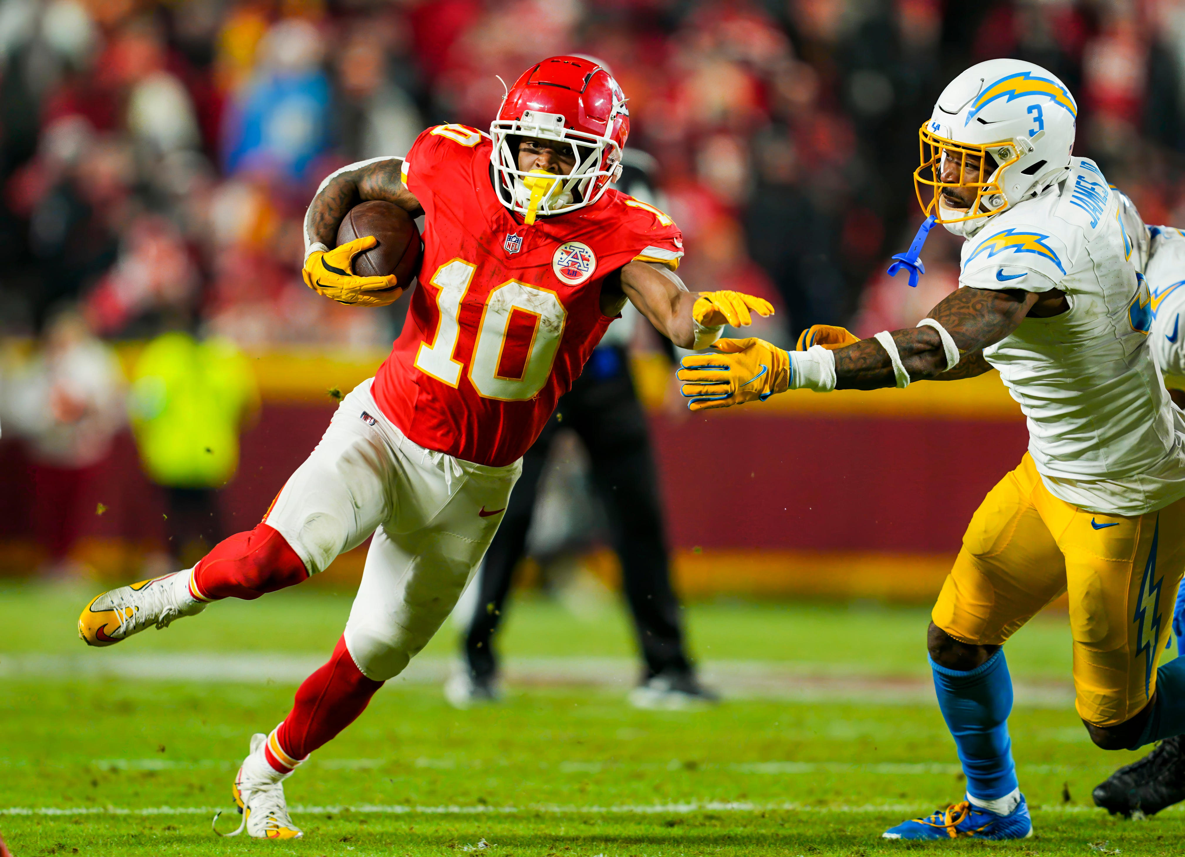 Prediction and betting odds for Chiefs vs. Chargers in Week 15