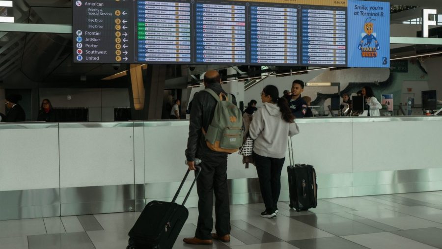 Ground stop at LaGuardia Airport due to snow: FAA
