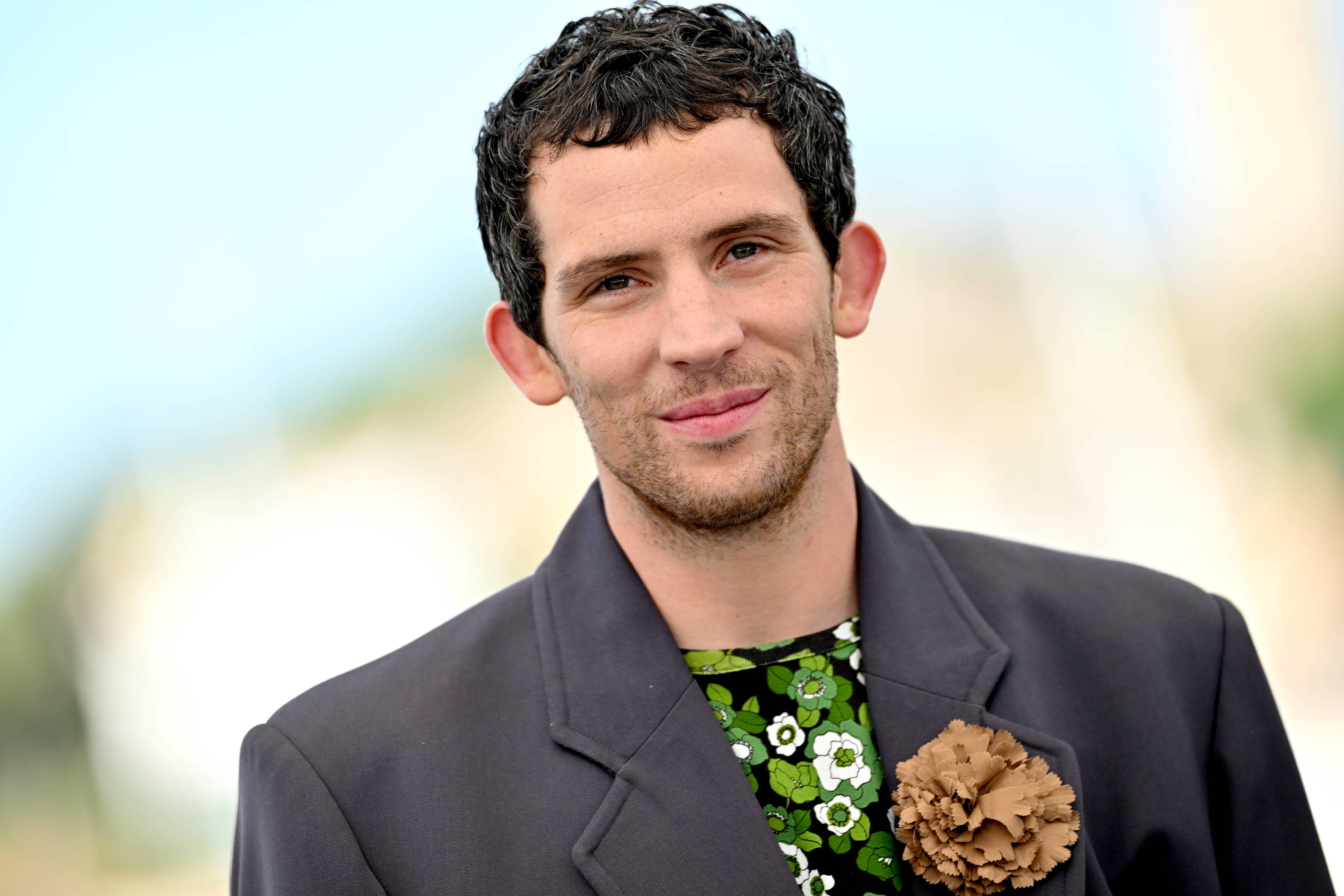 Josh O'Connor hosts his first-ever SNL episode as Wake Up Dead Man ...