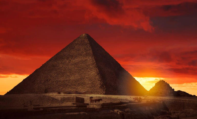 This lost journal finally reveals how the Egyptians built the Great ...