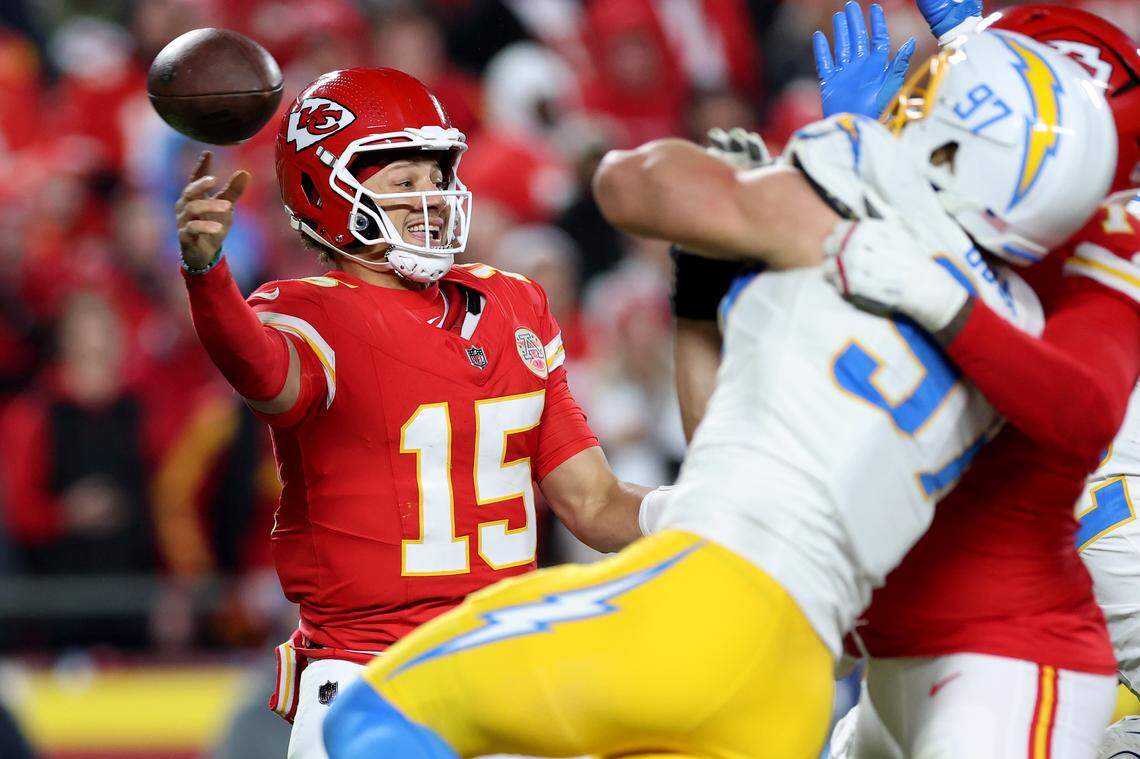 Kansas City Chiefs vs. Los Angeles Chargers: Live updates, analysis ...