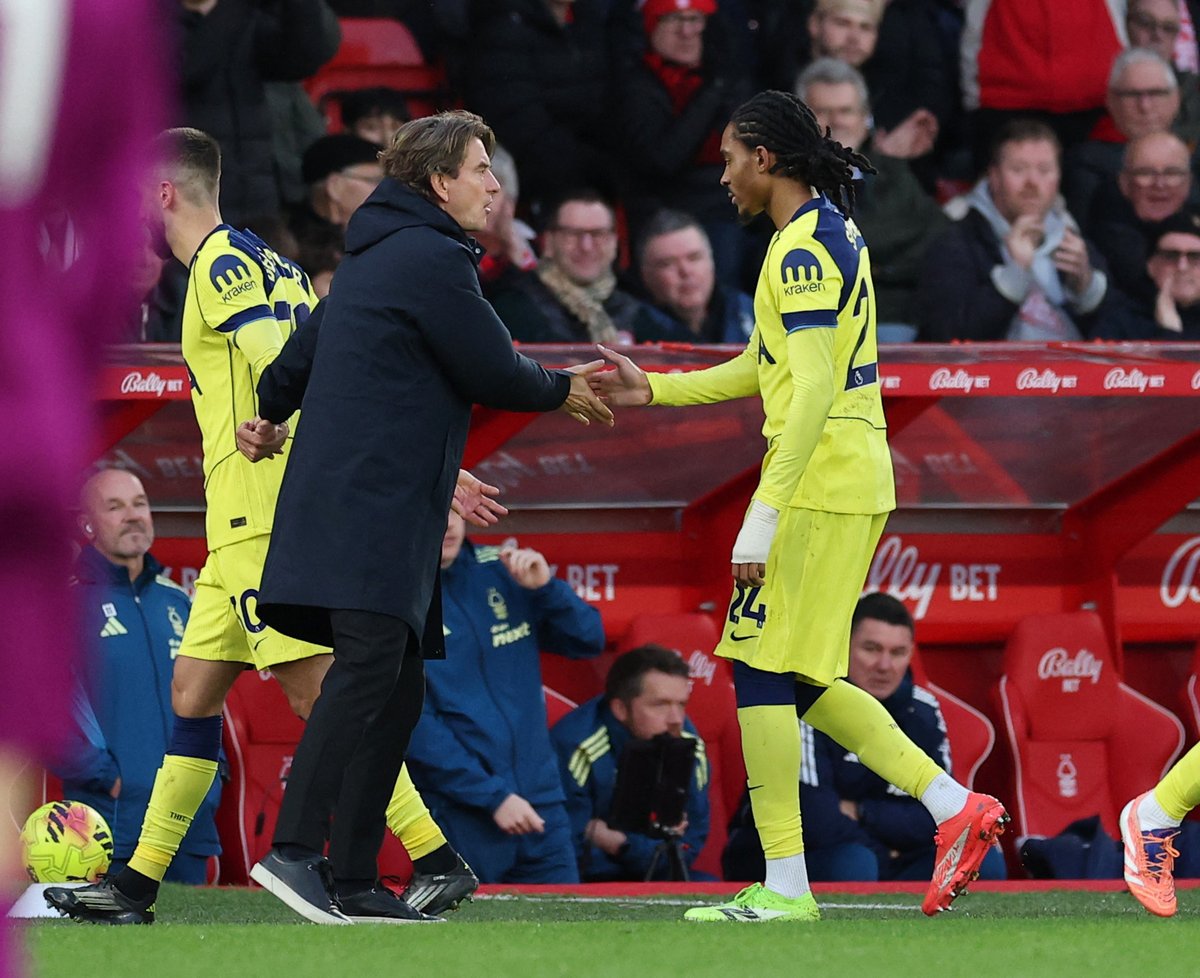 Frank plans Spence talks after latest show of dissent at Spurs
