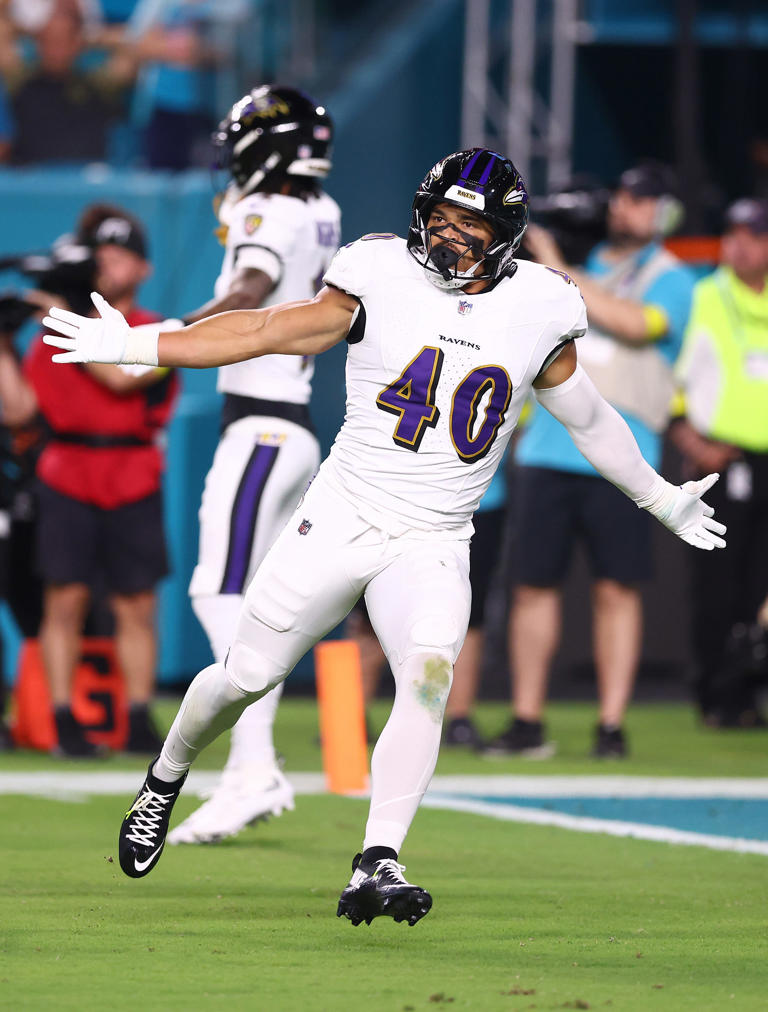 Ravens rookie linebacker Teddye Buchanan carted off vs. Bengals with ...