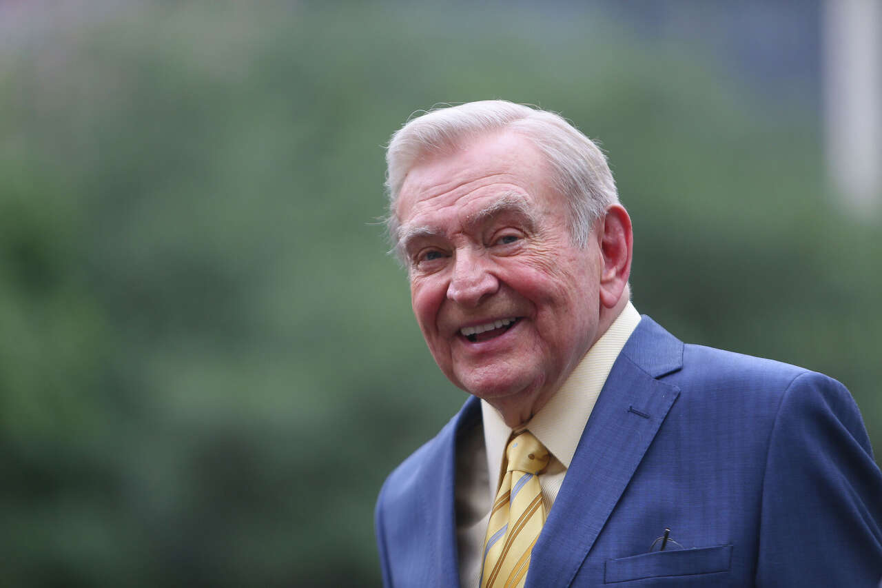 Dave Ward died of pneumonia-related complications, family says