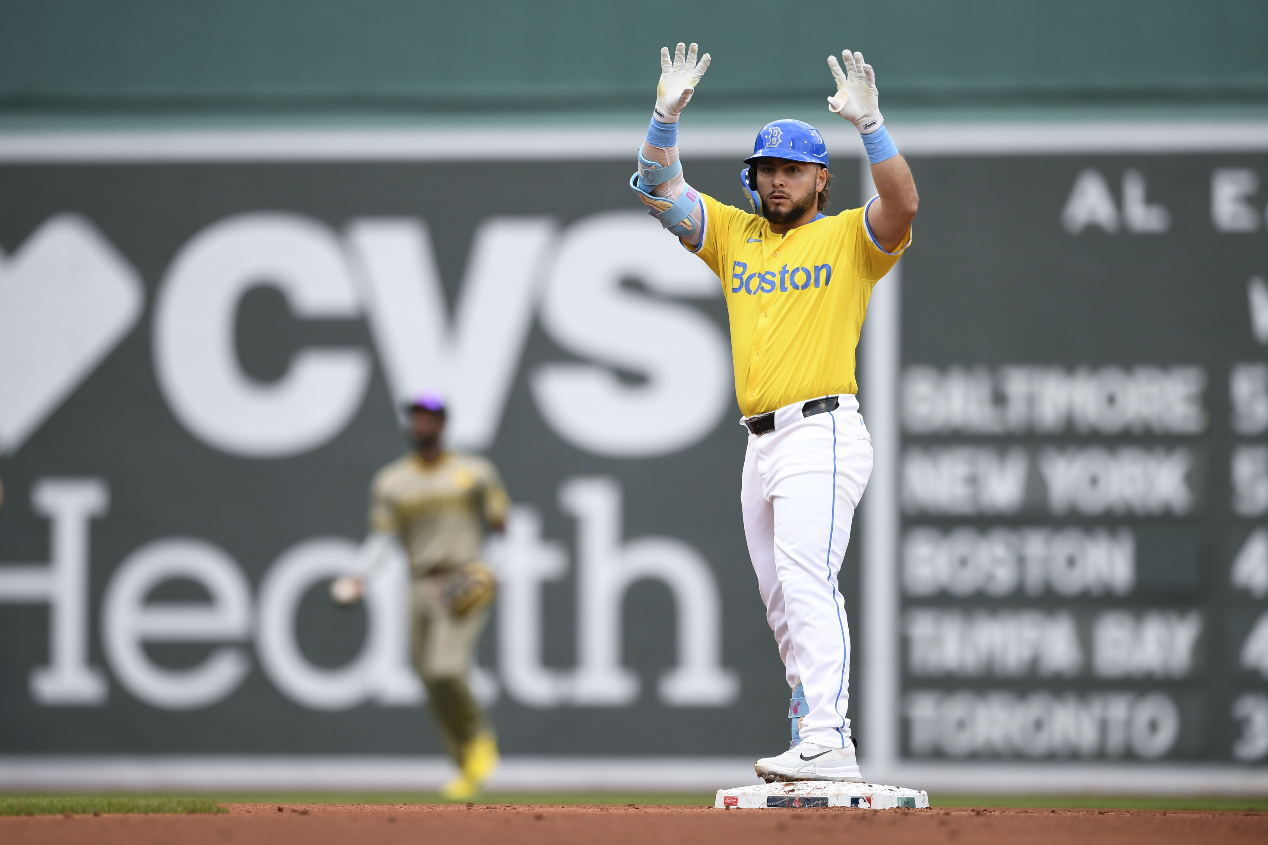 Phillies should target 26-year-old Gold Glove outfielder: Insider