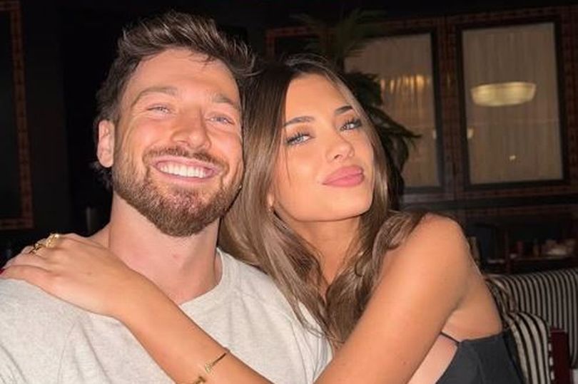 Zara McDermott posts new image hours after Sam Thompson goes 'Instagram ...
