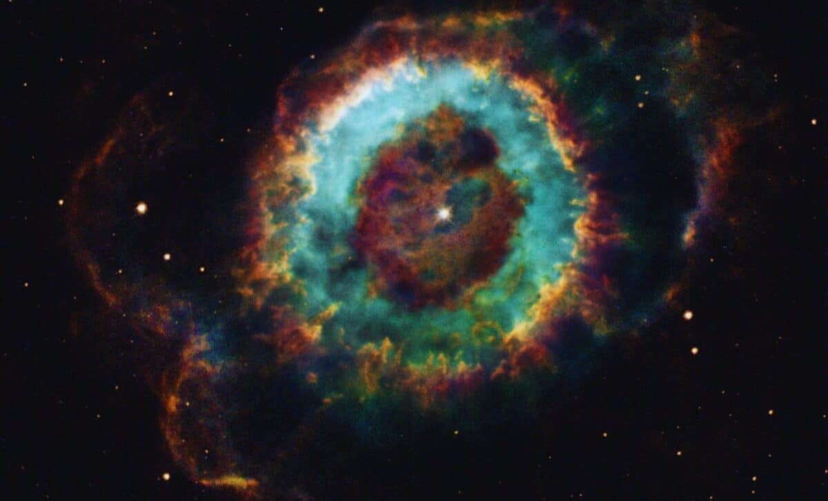 Hubble captures breathtaking 'Ghost Nebula' — what happens to stars ...