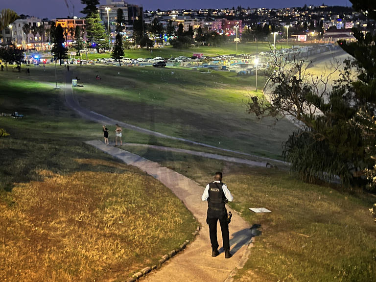 16 dead in Australia shooting targeting Jewish Hanukkah party on beach