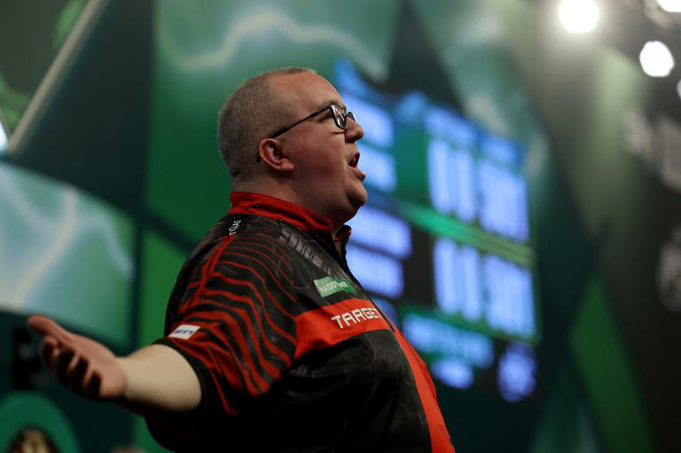 Stephen Bunting survives major World Championship upset despite ...