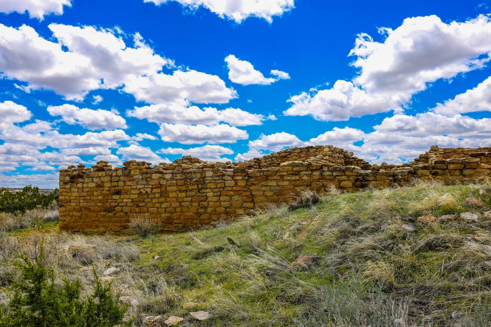 This ancient New Mexico cliff holds 2,000 messages from Puebloans ...