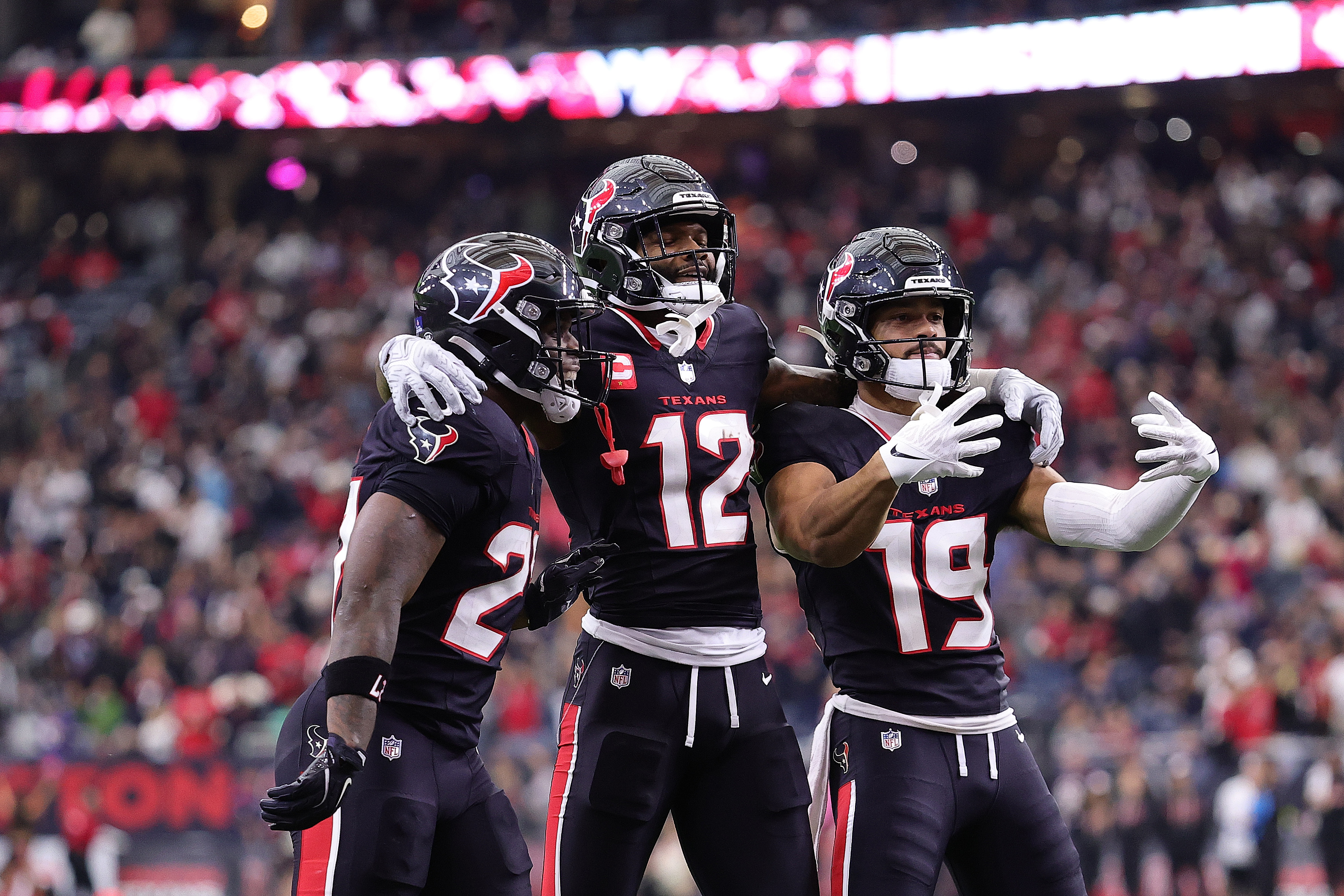 Texans, WR Nico Collins agree to revised contract