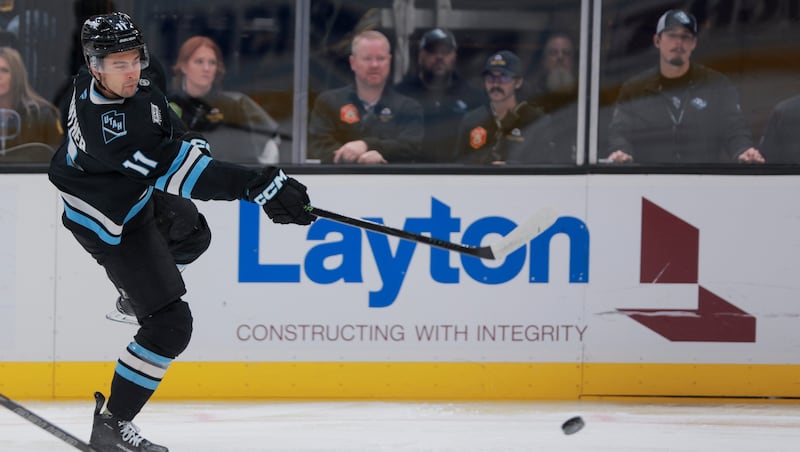 Mammoth rally back from 3-goal deficit, beat Penguins in OT