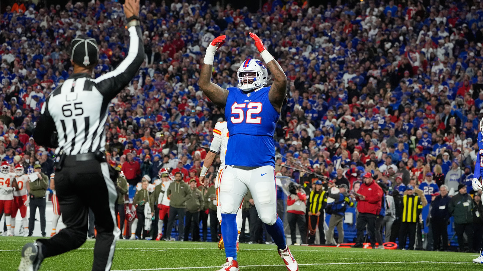 Bills lose Jordan Phillips, dignity early vs. Patriots