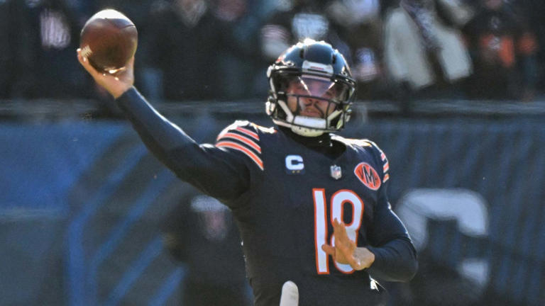 Bears’ DJ Moore shuts up questions for at least 1 week with 2-TD day