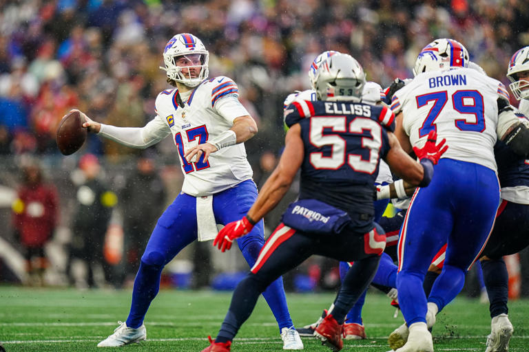 NFL quarterback rankings: Where does Bills' Josh Allen sit in Week 16?