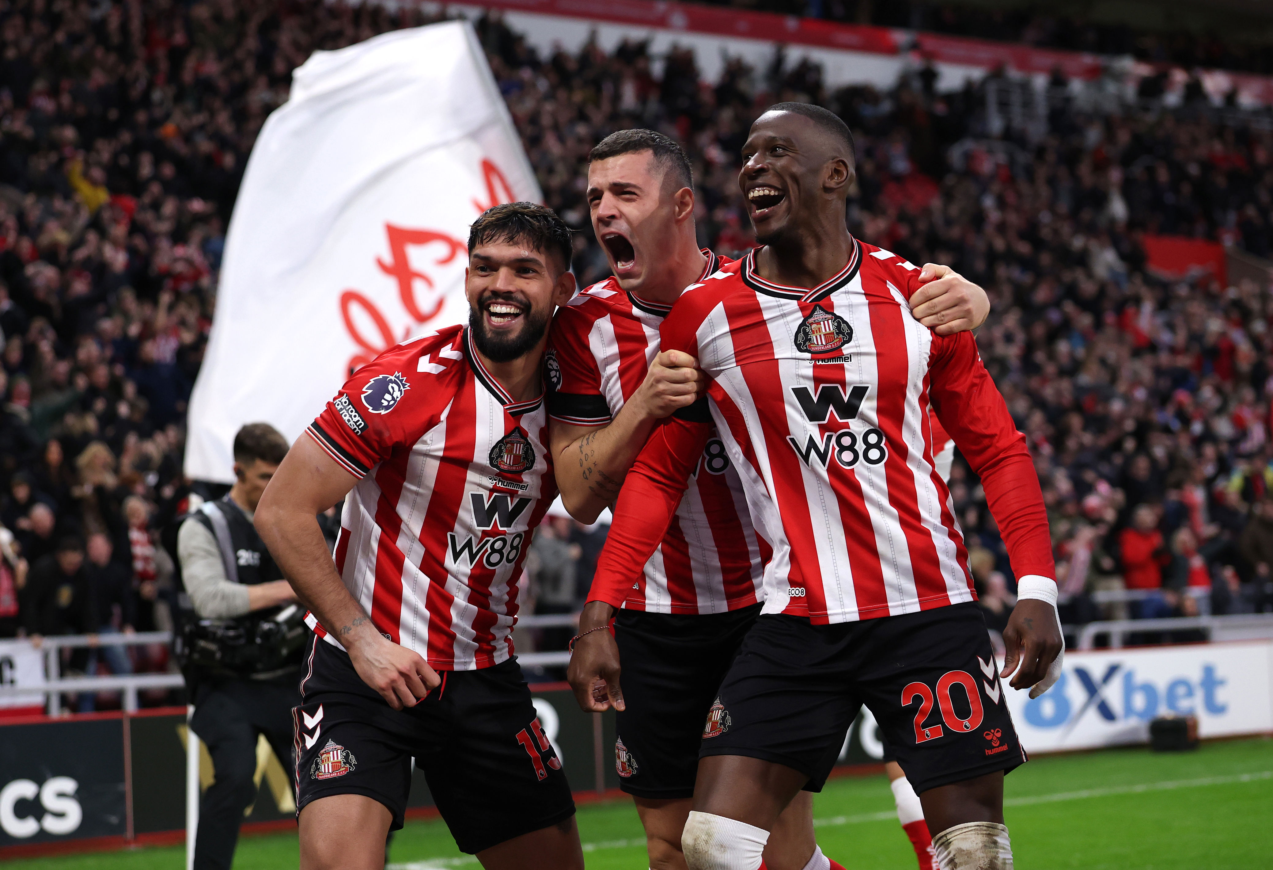 Sunderland 'warrior' hailed as Premier League best after Wear-Tyne ...