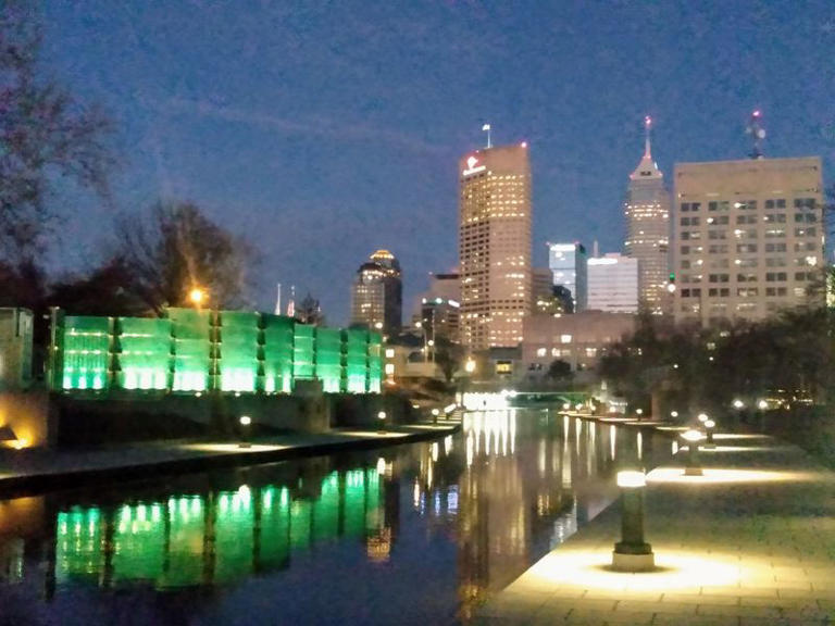 Snow in Indianapolis as cross-country winter storm shifts through the ...