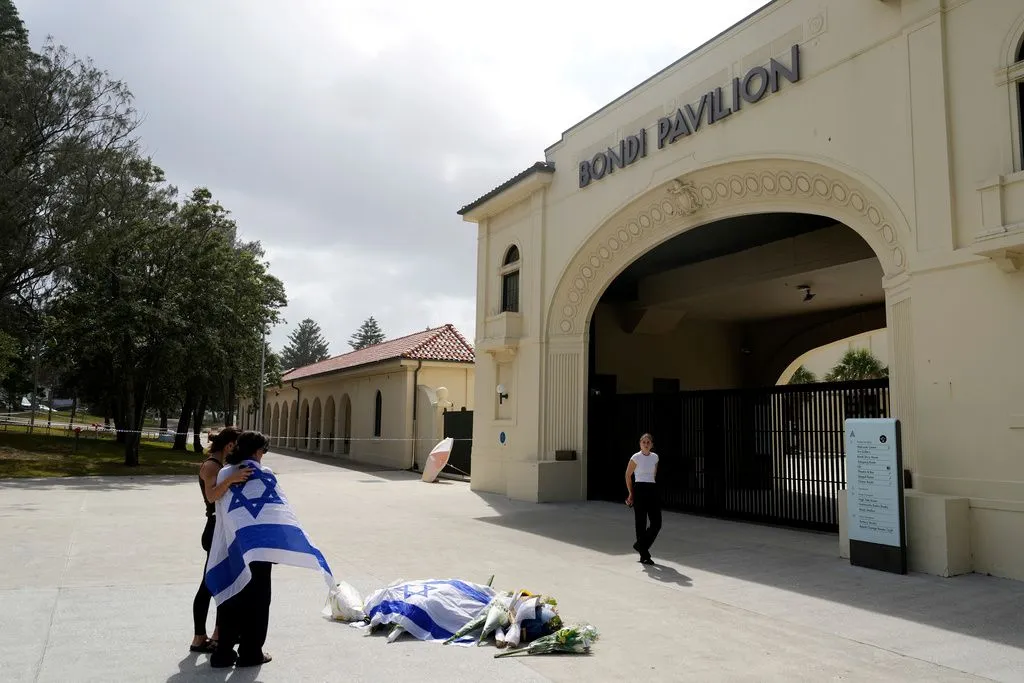Democrats blame guns, not evil, for Bondi Beach and Brown University ...