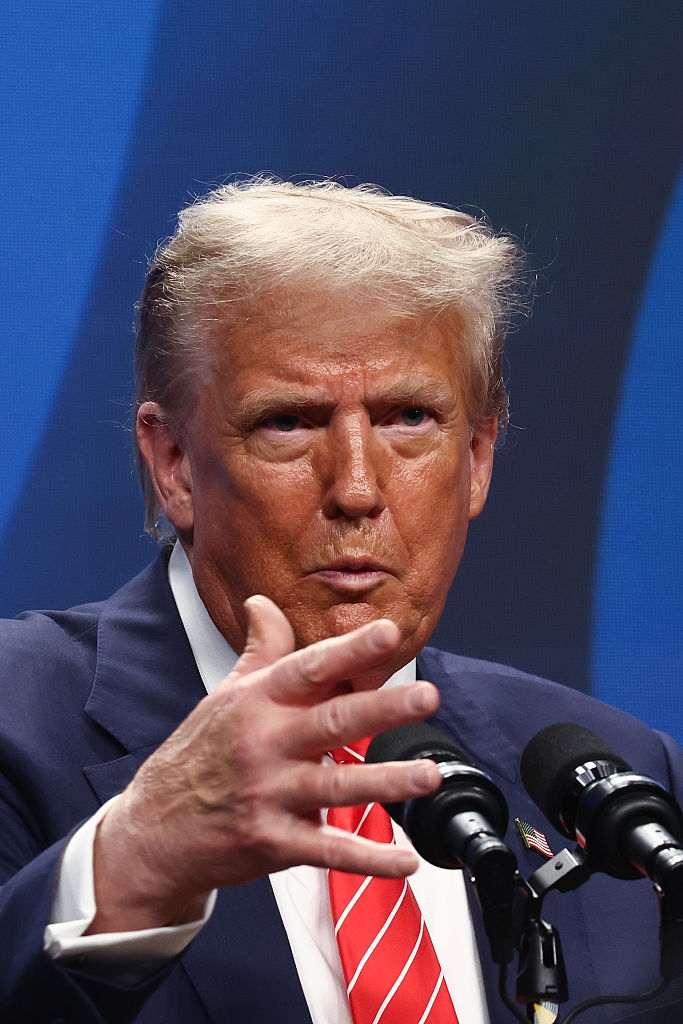 It's nearly the end of 2025, so here are pictures of Trump's hand from ...