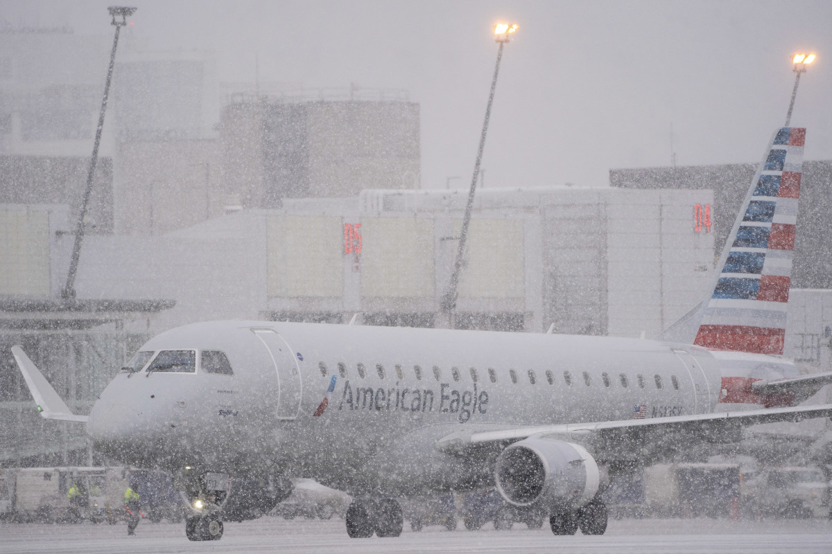 Over 10,000 US flights canceled Sunday due to severe winter storm