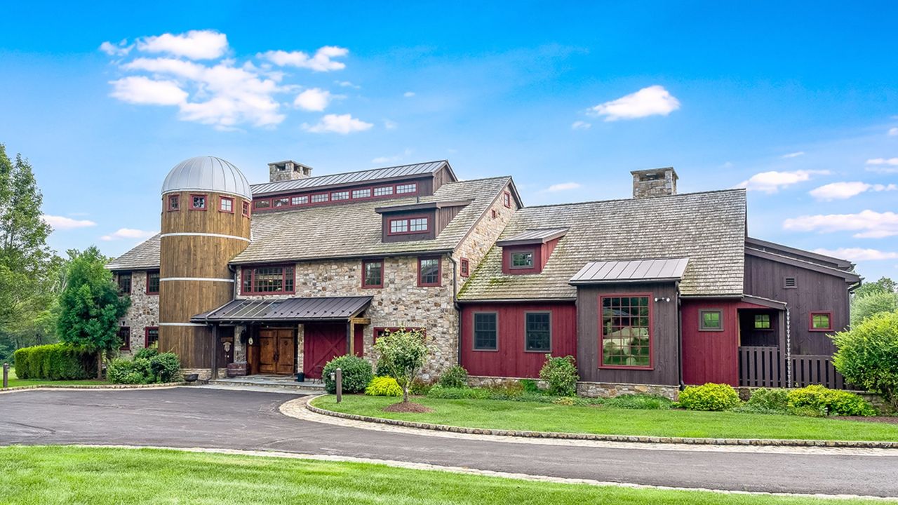 6 lovely barn homes