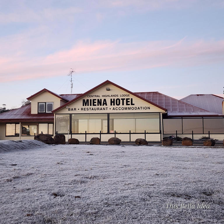 Snow settles in Tasmania as fires burn in state's east and north