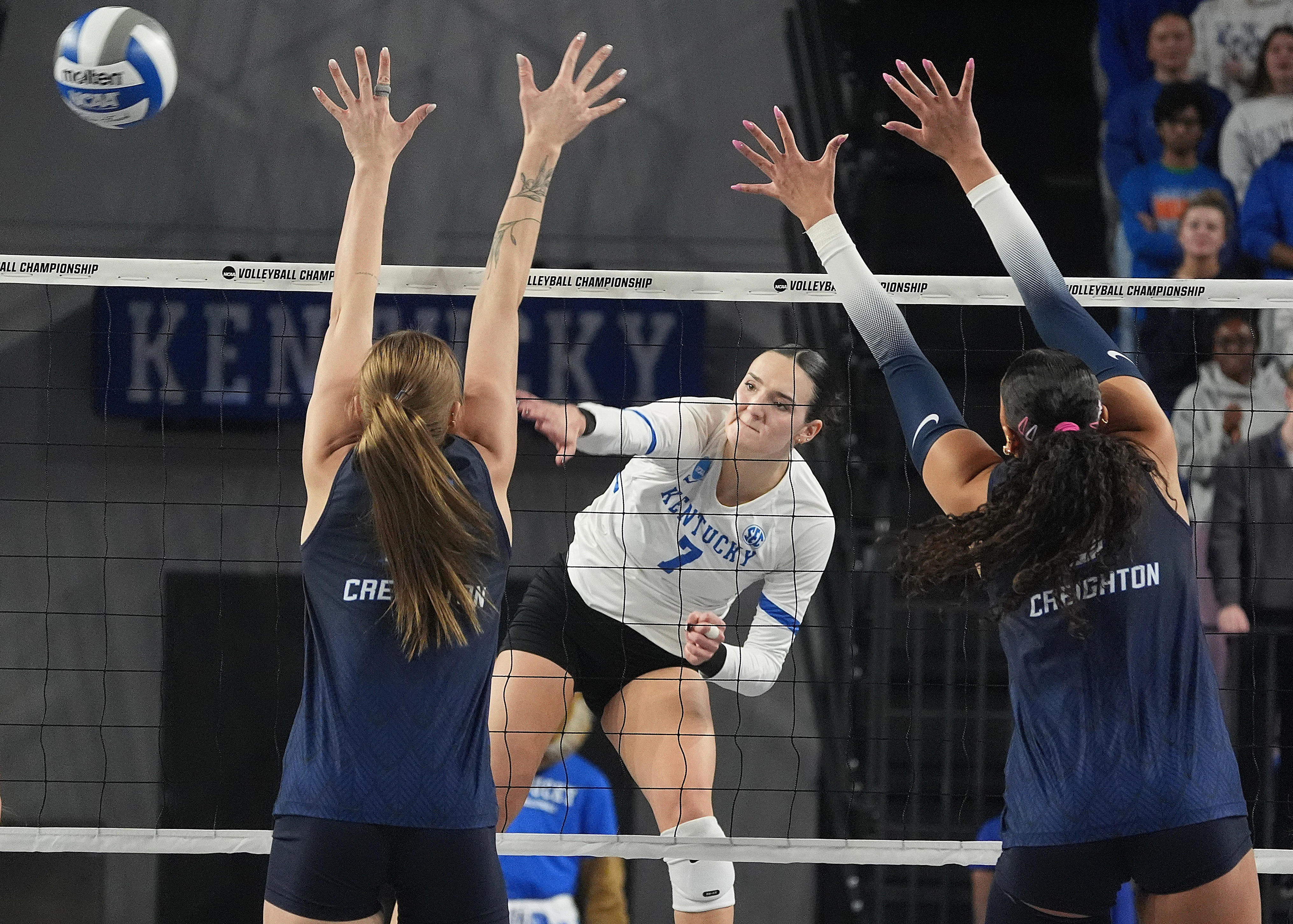 Kentucky volleyball vs Wisconsin Final 4 game, UK win streak, history