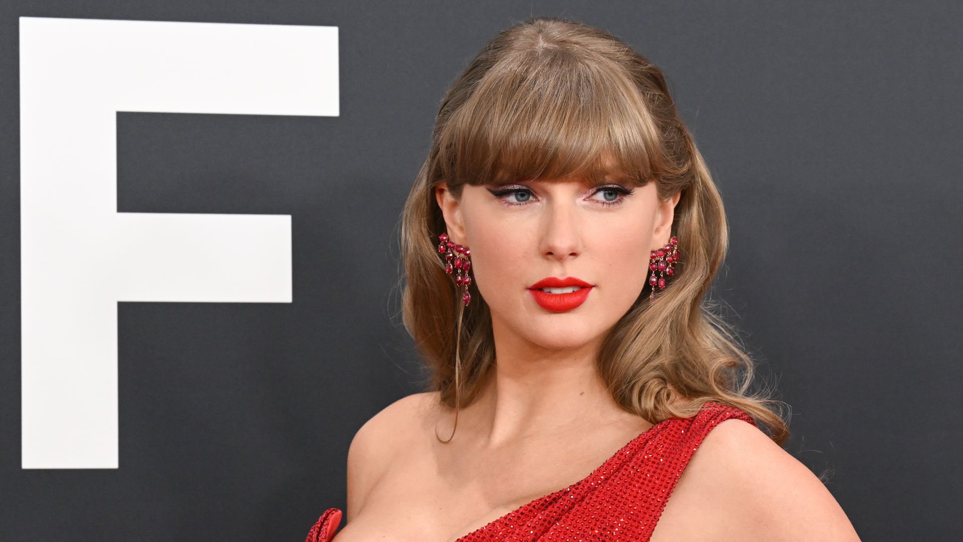 Taylor Swift spends post-birthday NFL game with the Kelce family