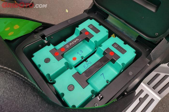 Bukan 100 persen, ini batas ideal charge motor listrik supaya umur ...