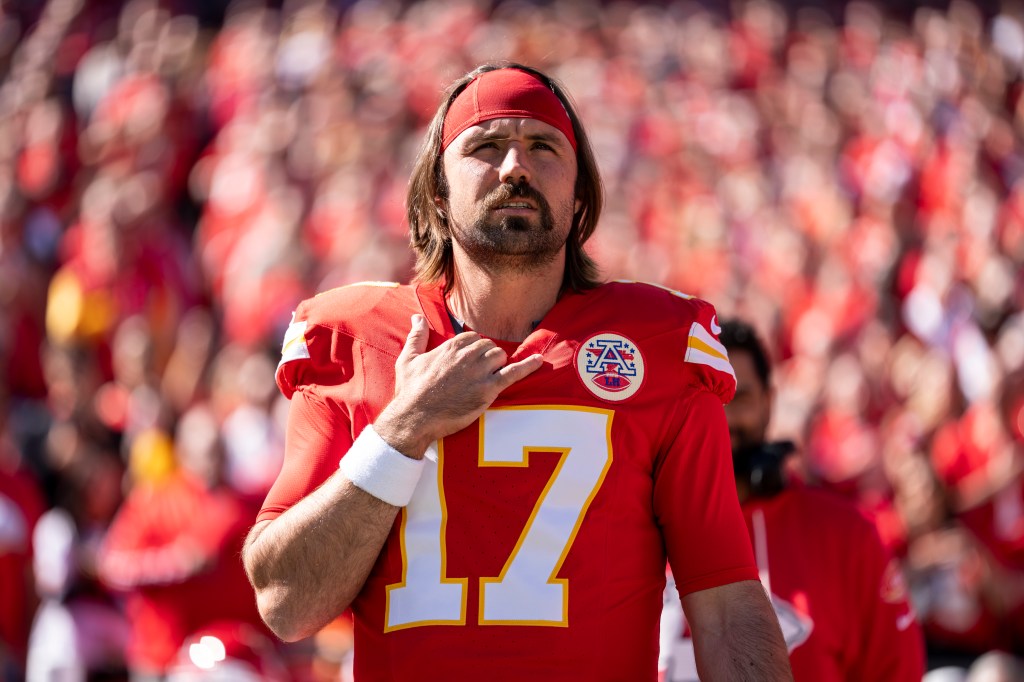 Chiefs down to emergency third-string quarterback after Gardner Minshew ...