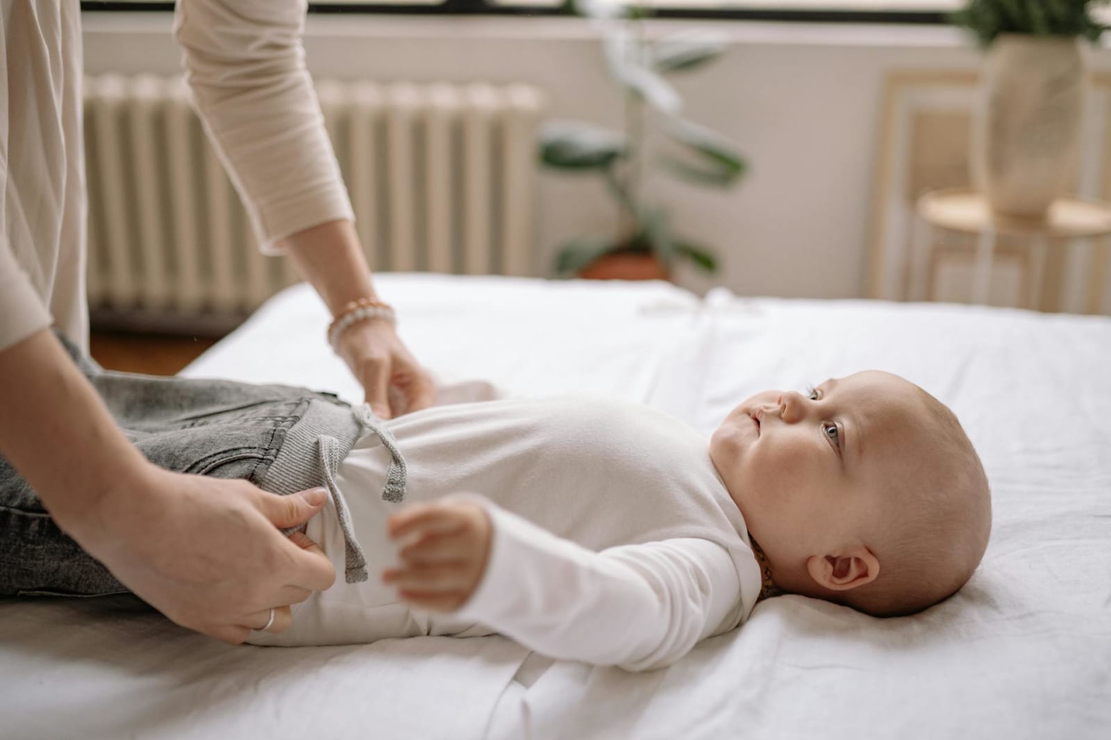 Chinese billionaire with 100+ US-born surrogate children has parental ...