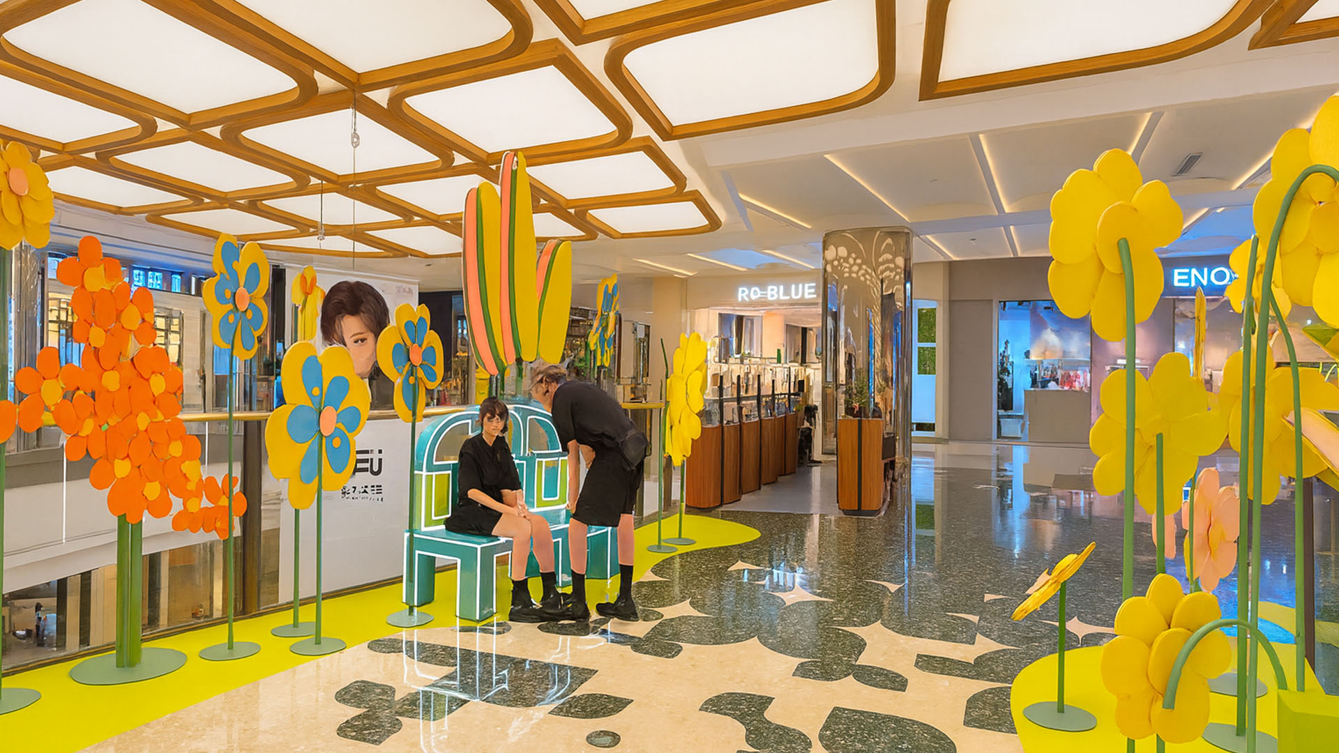 Mal ini disulap jadi taman bunga spektakuler