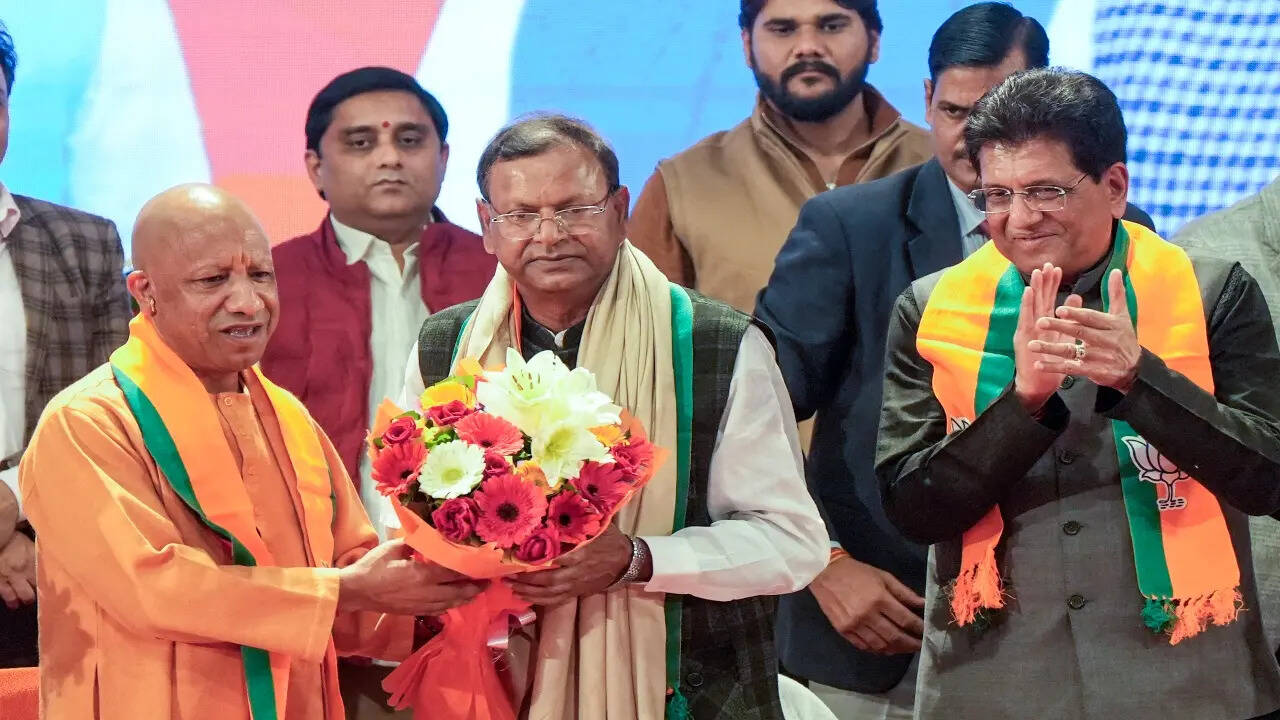 When PM Modi walked through narrow lane to reach new UP BJP chief ...