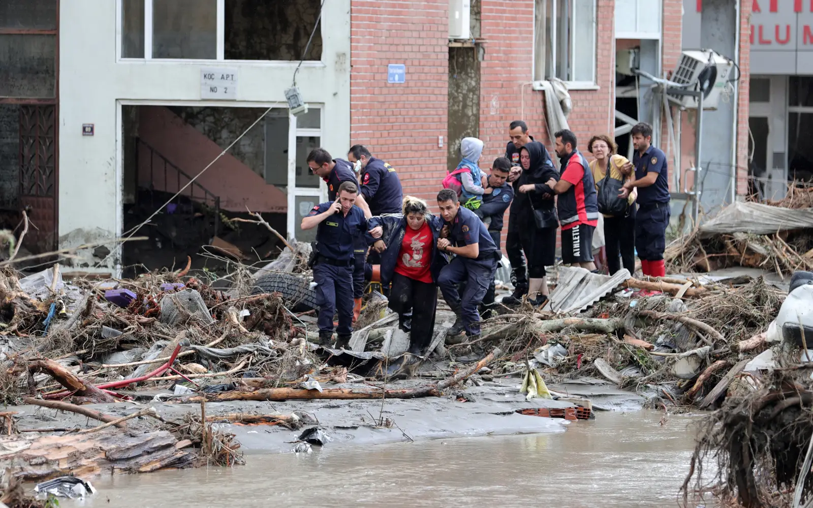Flash floods kill 21 in Moroccan coastal town