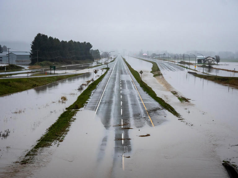 Inondations en C.-B : l’autoroute 1 à Abbotsford rouverte dans les deux ...