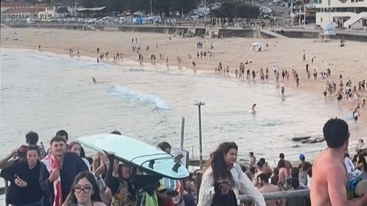 Sydney's Bondi Beach shooting: 16 dead in Australia's worst attack in ...