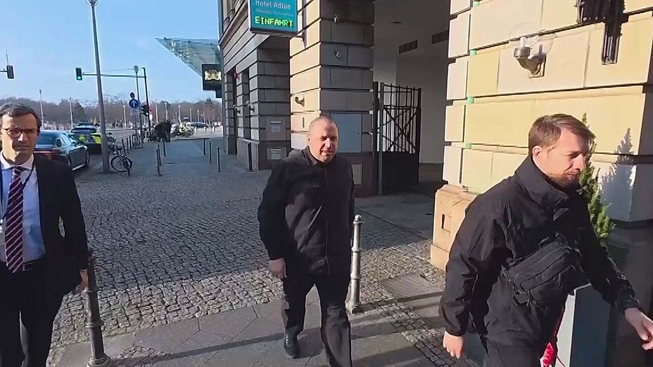 Ukraine peace talks: US delegation meets Zelenskyy at German chancellery