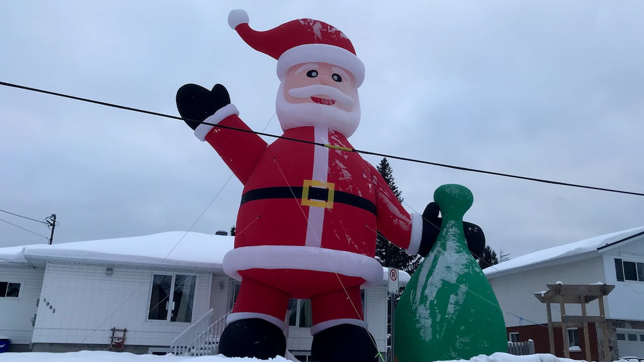 #TheMoment a 40-foot inflatable Santa spread Christmas cheer in Timmins ...