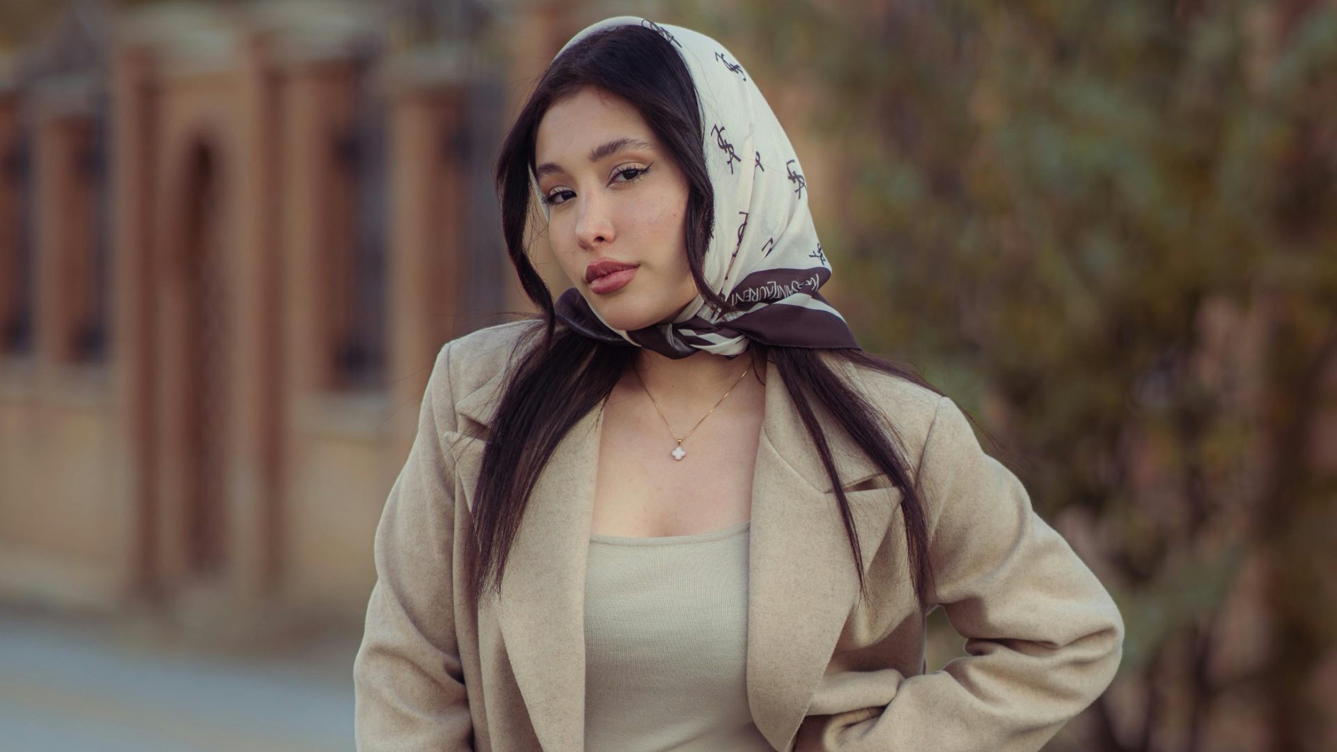 This typically French fashion gesture that everyone is copying this season
