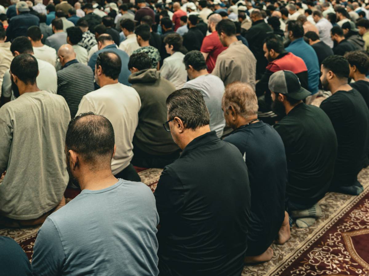 Il religioso moderato finito nel mirino: "Usano anche il Pd"