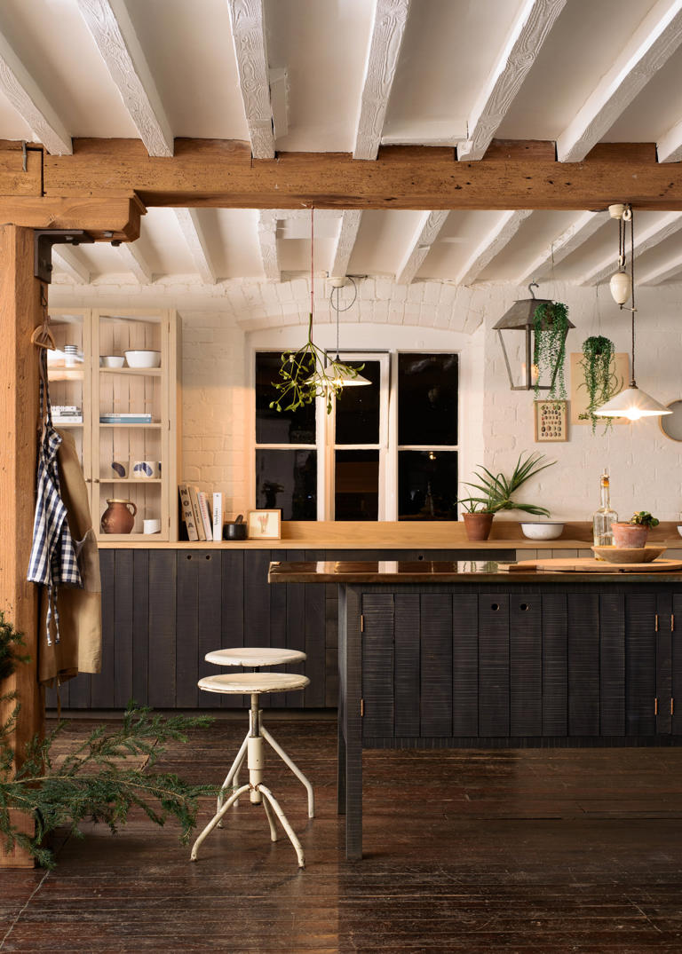 8 types of textured kitchen doors that are on trend