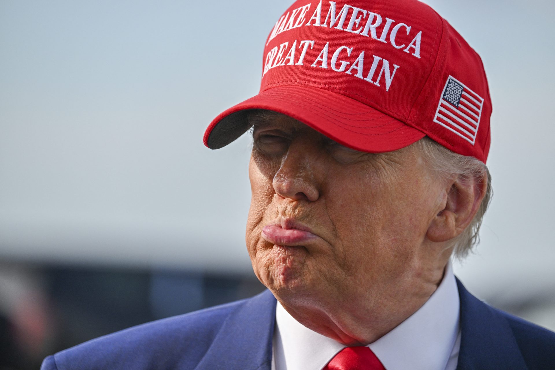 Trump feels the heat from falling Canadian tourism